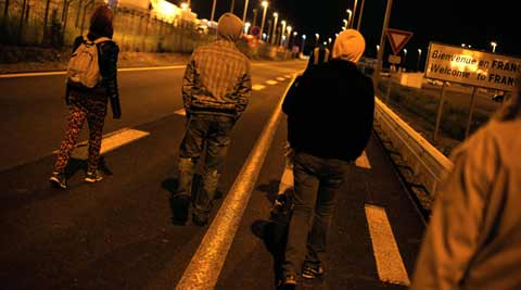 2,100 migrants try to storm Eurotunnel site in French port | World News ...