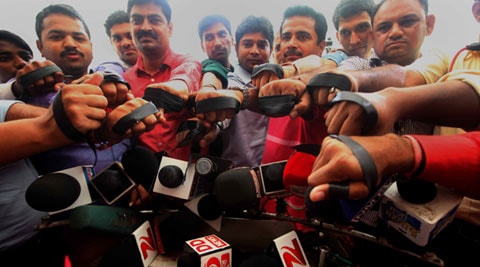 Mumbai: Journalist killed, colleagues covering bar raid attacked ...