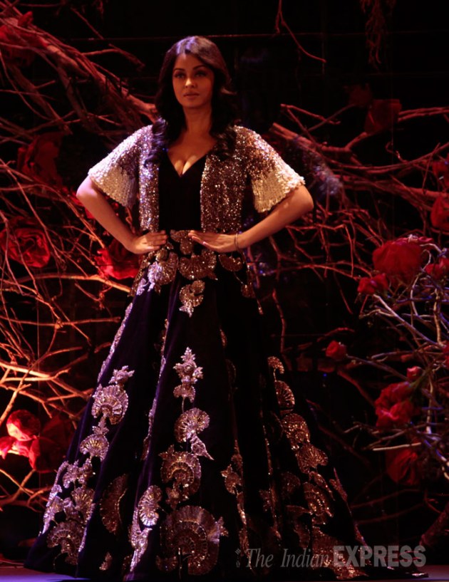 Aishwarya Rai Bachchan back on ramp, brings a magical end to Couture ...