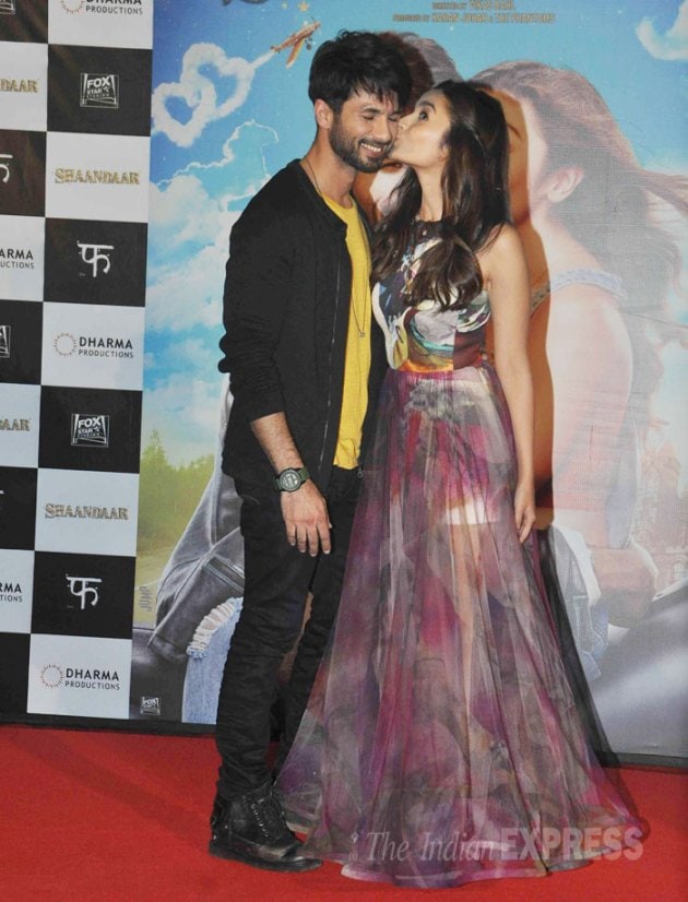 Shahid Kapoor Alia Bhatt Bring To Life ‘shaandaar Poster At Trailer