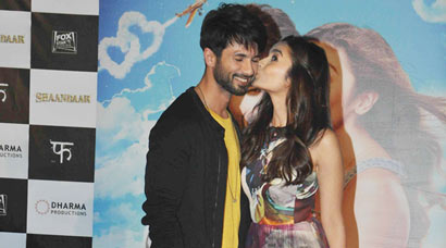Shahid Kapoor, Alia Bhatt bring to life ‘Shaandaar’ poster at trailer ...