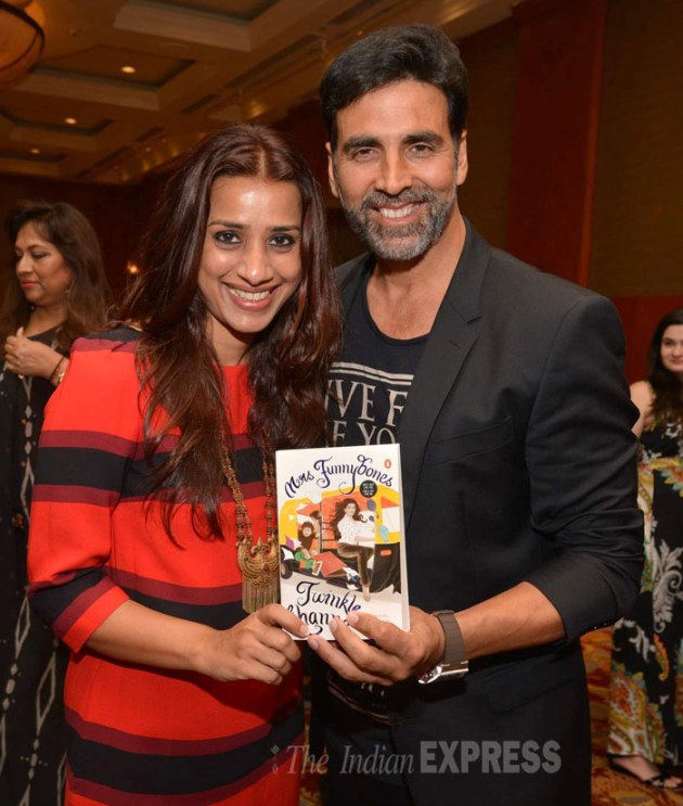 Twinkle, Akshay Kumar, son Aarav and mom Dimple Kapadia with Aamir at ...