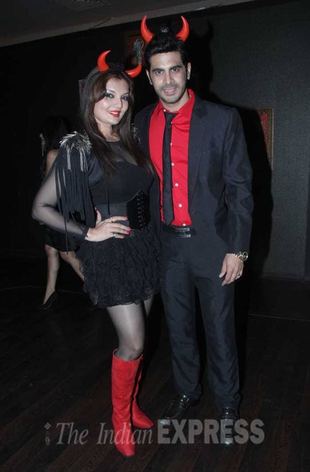Deepshikha Nagpal celebrates birthday with husband Kaishav Arora ...