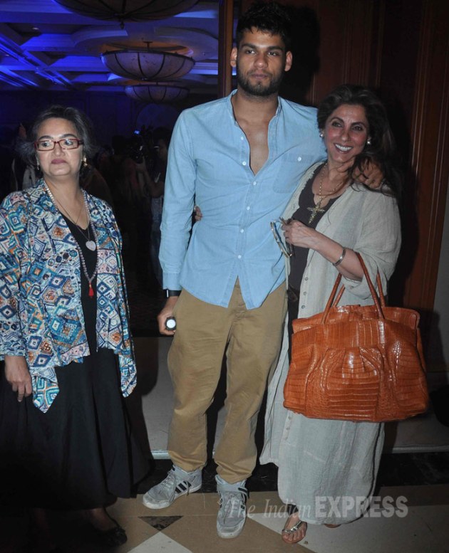 Twinkle, Akshay Kumar, son Aarav and mom Dimple Kapadia with Aamir at ...