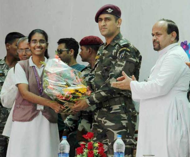 MS Dhoni adds another feather to cap, becomes qualified paratrooper ...