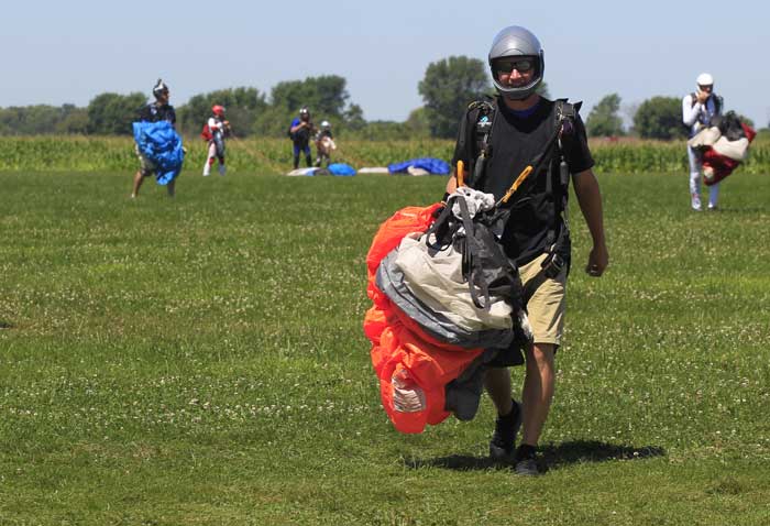 ‘It’s awesome!’: World record for largest ever vertical skydiving ...