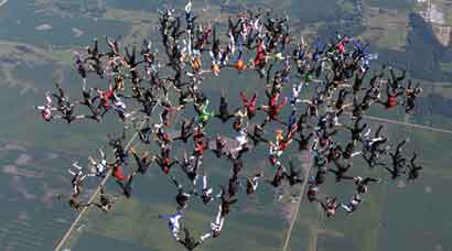 ‘It’s awesome!’: World record for largest ever vertical skydiving ...