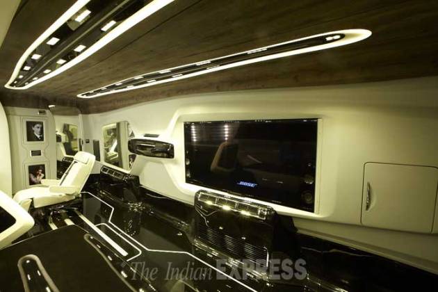 Shah Rukh Khan gets a new vanity van worth Rs 4 cr, see pics ...