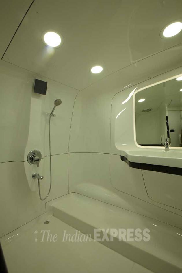Shah Rukh Khan gets a new vanity van worth Rs 4 cr, see pics ...