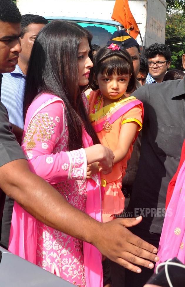 Aishwarya Rai Bachchan, along with daughter Aaradhya, prays at ...