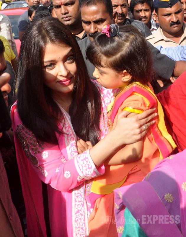 Aishwarya Rai Bachchan, along with daughter Aaradhya, prays at ...