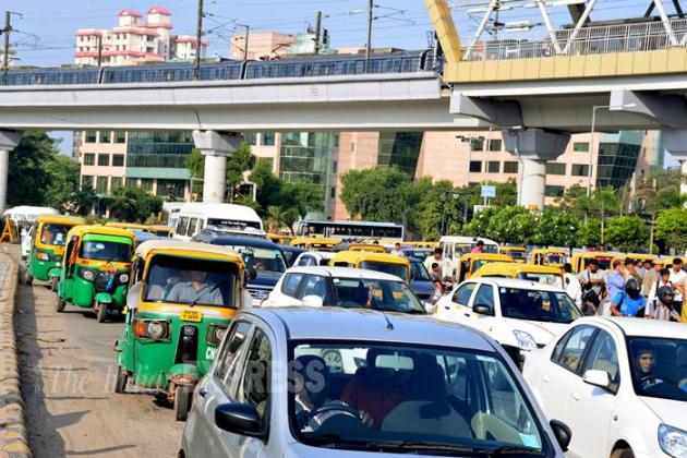 Gurgaon commuters observe Car-free day, use public transport | Picture ...