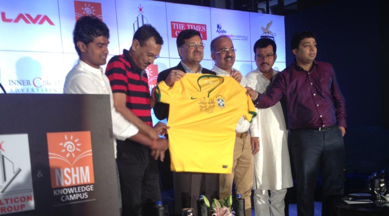 Jersey unveiled, Kolkata awaits Pele’s arrival | Football News - The ...