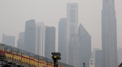 Singapore schools, F1 race on edge as bad haze persists | World News ...
