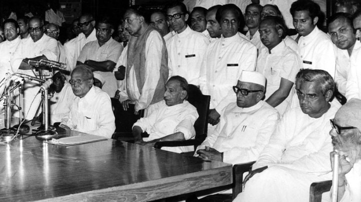 Remembering Jayaprakash Narayan on 113th birth anniversary, here are ...