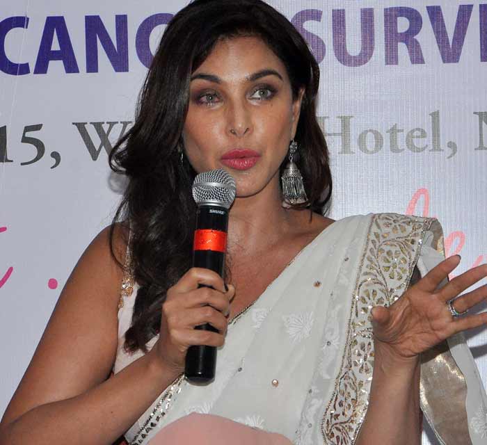 I am still living with cancer, says Lisa Ray | Bollywood News - The ...