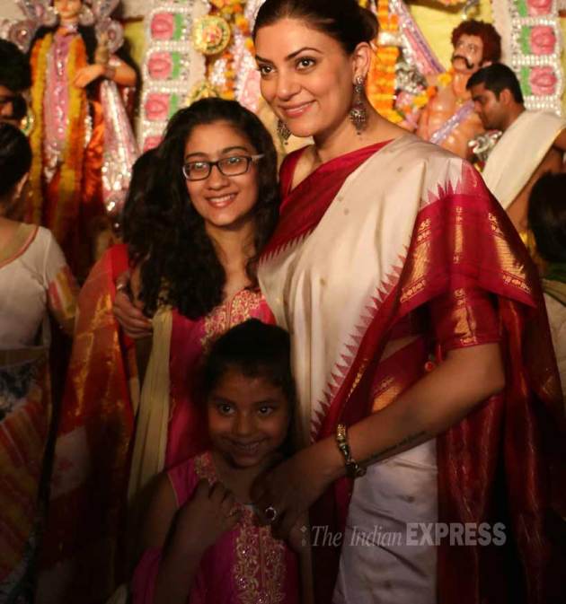 Sushmita Sen celebrates ‘Durga Puja’ with daughters Renee, Alisah ...