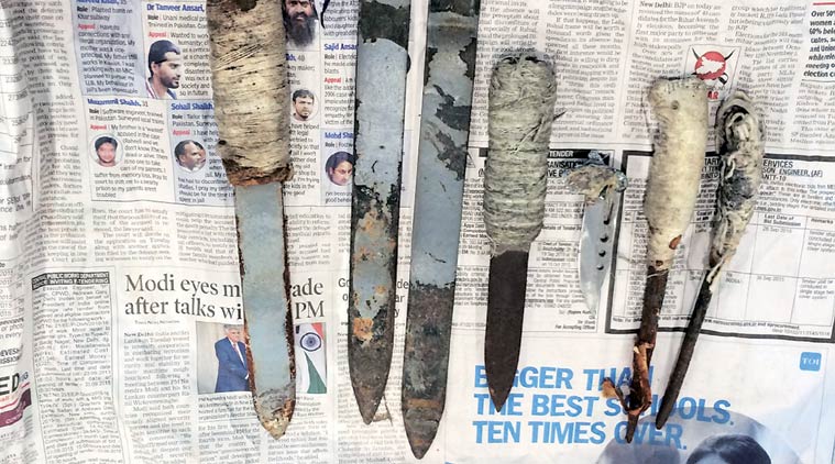 iPhone, chargers, handmade knives found in Tihar jail no 1 | Delhi News ...