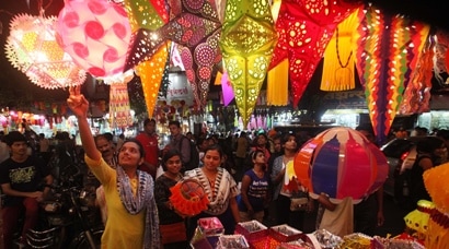 Diwali shopping guide: Gifting ideas that fit your budget | Lifestyle ...