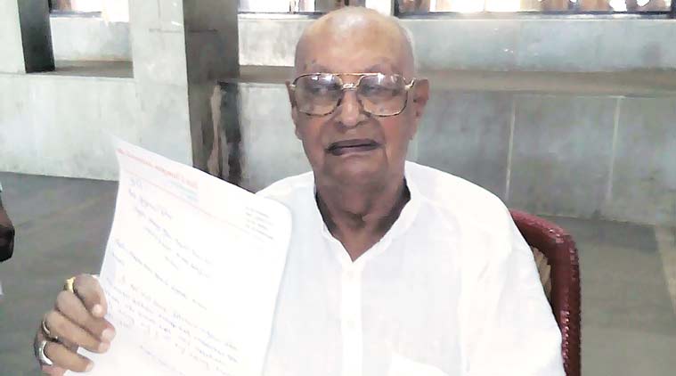 Gujarat: Veteran leader Dolat Desai quits BJP | India News - The Indian ...