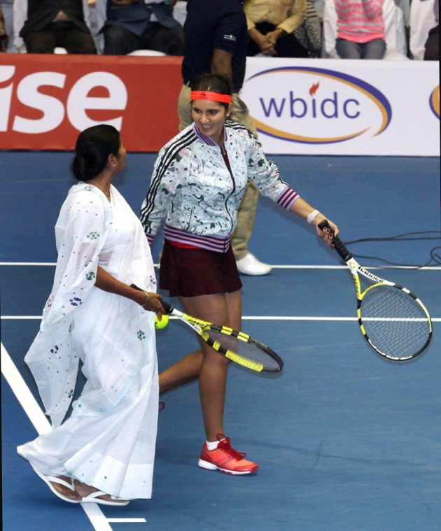 Sania Mirza gives West Bengal CM Mamata Banerjee Tennis lessons on star ...