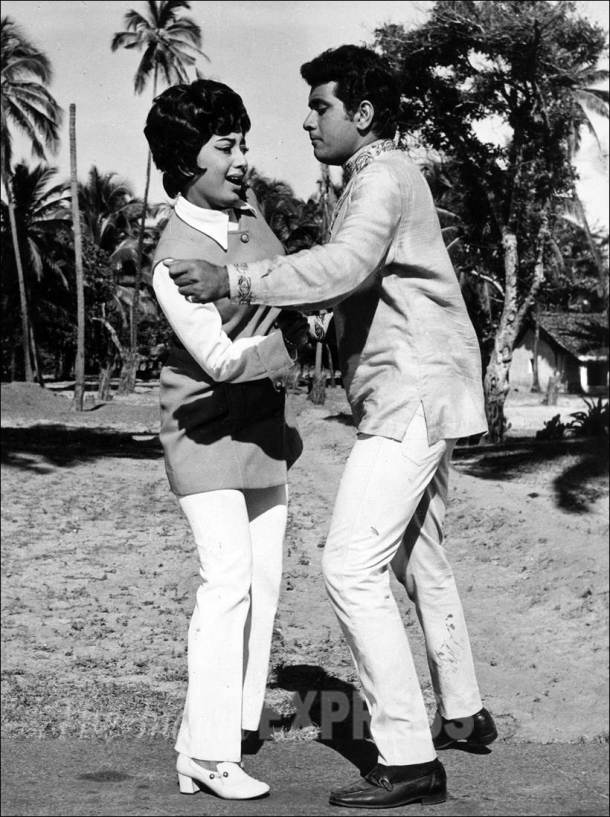 Sadhana: Unseen pictures of Bollywood’s timeless beauty from Express ...