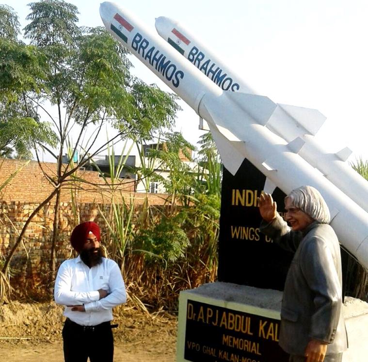 Moga artist sculpts unique India-Pakistan bond | India News - The ...