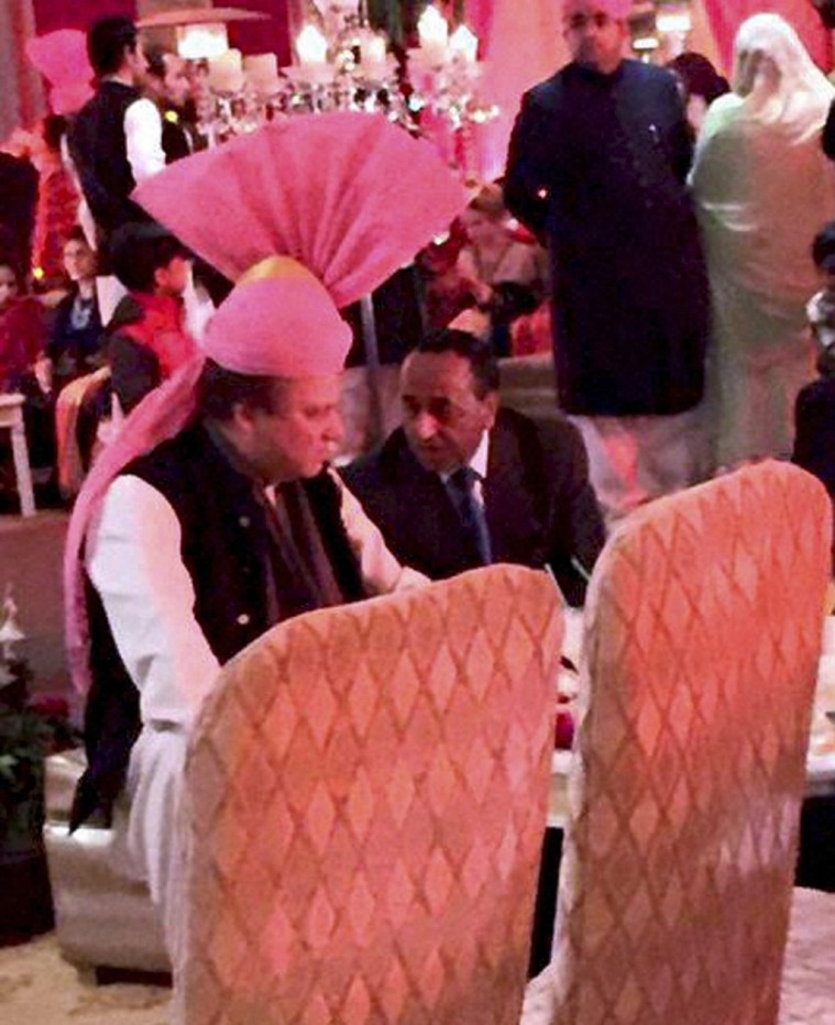 Pakistan PM Nawaz Sharif dons pink turban gifted to him by PM Modi at ...