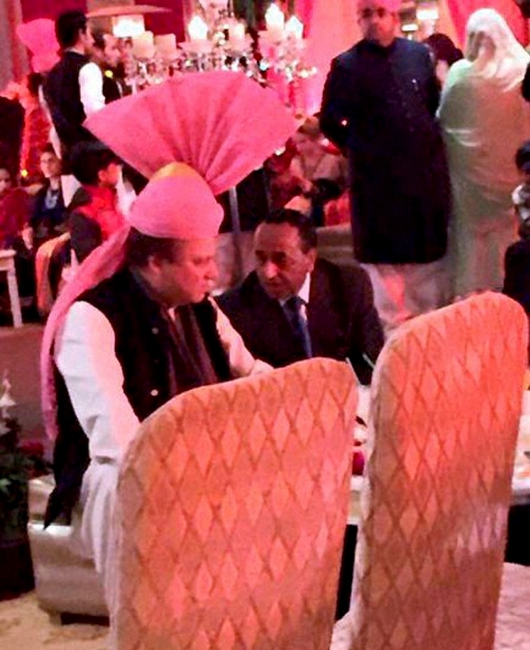 Pakistan PM Nawaz Sharif dons pink turban gifted to him by PM Modi at ...
