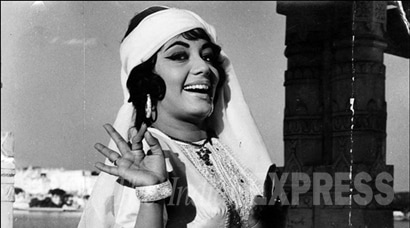 Sadhana: Unseen pictures of Bollywood’s timeless beauty from Express ...