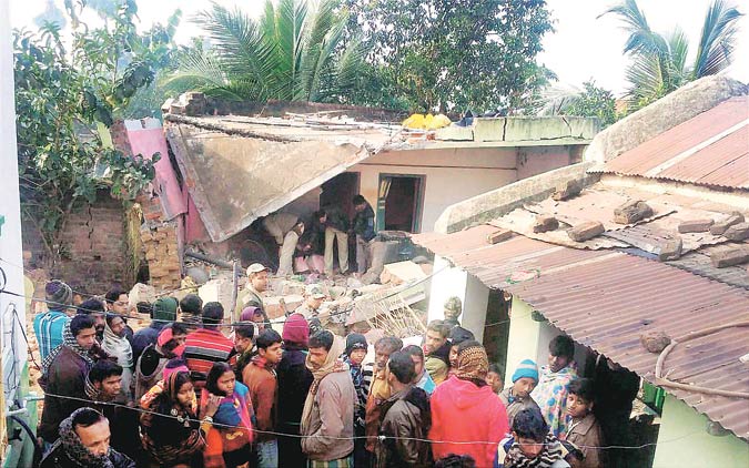 Brothers of Trinamool leader die in crude bomb blast in Birbhum ...