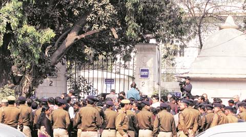 Patiala House violence: Six-member panel submits report, Dhawan alleges ...