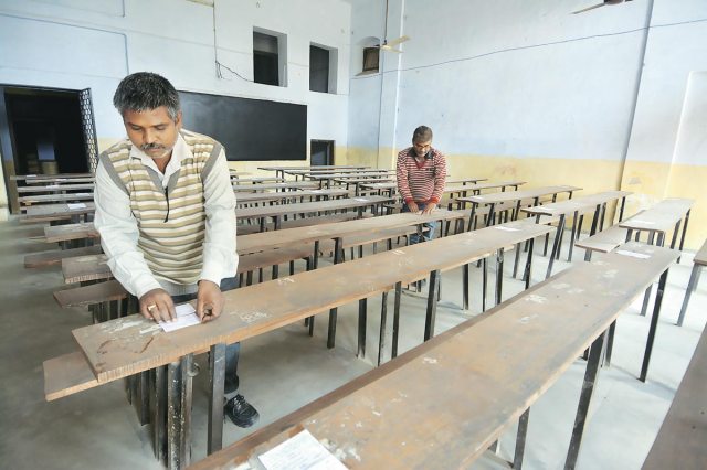 Classes 1 to 5 resume in UP govt schools with Covid rules in place ...