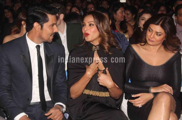 Sushmita Sen, Bipasha Basu, Shilpa Shetty bond at an award show ...