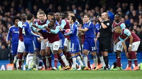 Chelsea score late to stop West Ham United moving into Premier League ...