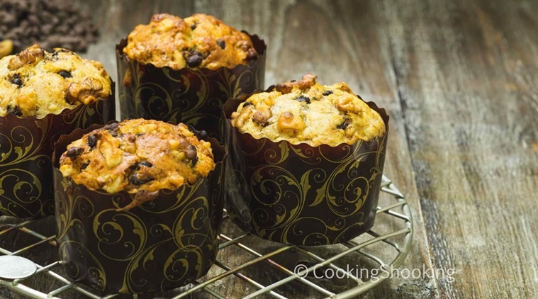 How to bake eggless banana chocochip muffins without an oven | Food ...