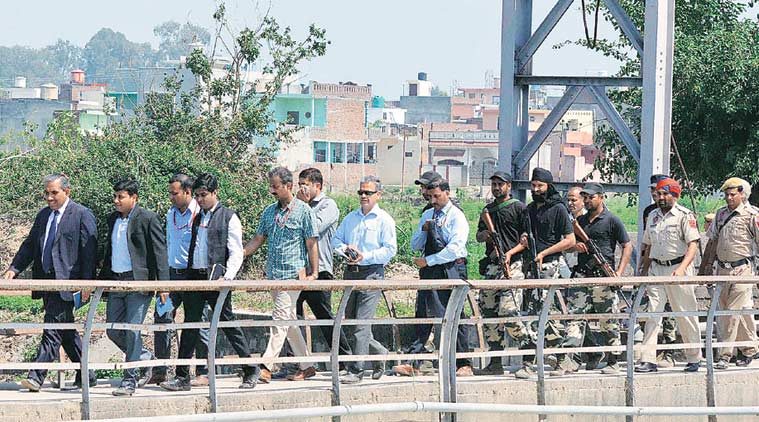 Pathankot attack: Arriving to protests, Pak investigators retrace route ...