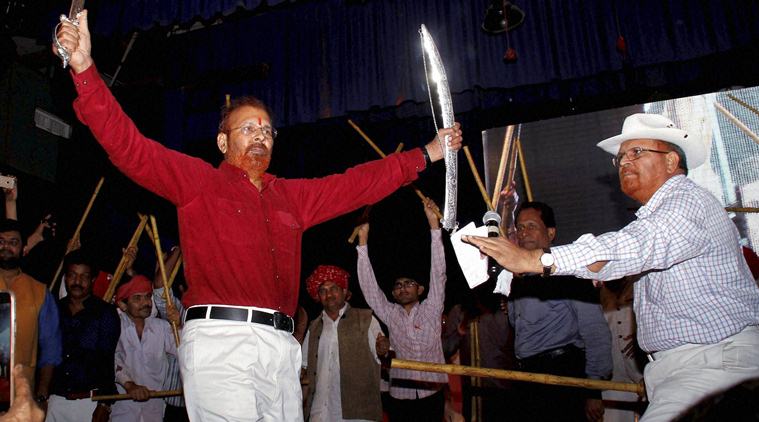 Ex-IPS officer Vanzara returns home to Gujarat after 9 yrs, says those ...