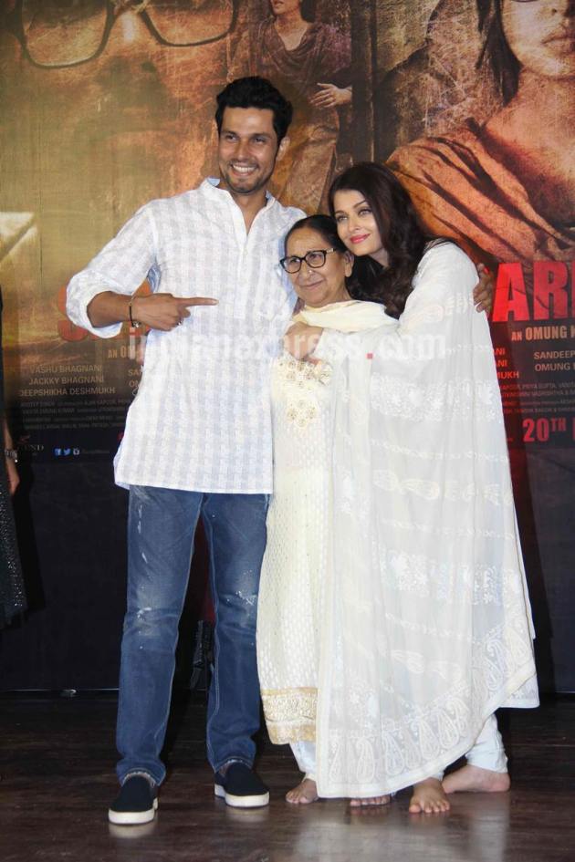 Aishwarya Rai, Randeep Hooda pay homage to Sarabjit with his family in ...