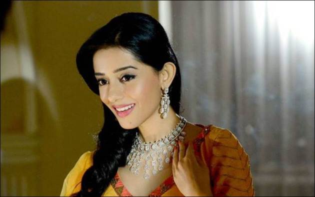 Amrita Rao marries boyfriend RJ Anmol, see pics of the newlywed couple ...