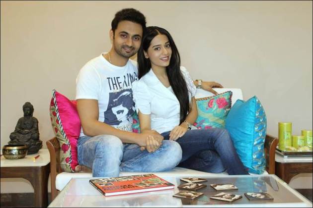 Amrita Rao marries boyfriend RJ Anmol, see pics of the newlywed couple ...