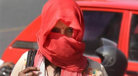 Delhi sizzles at 44 degree Celsius, hottest day of the season | Delhi ...