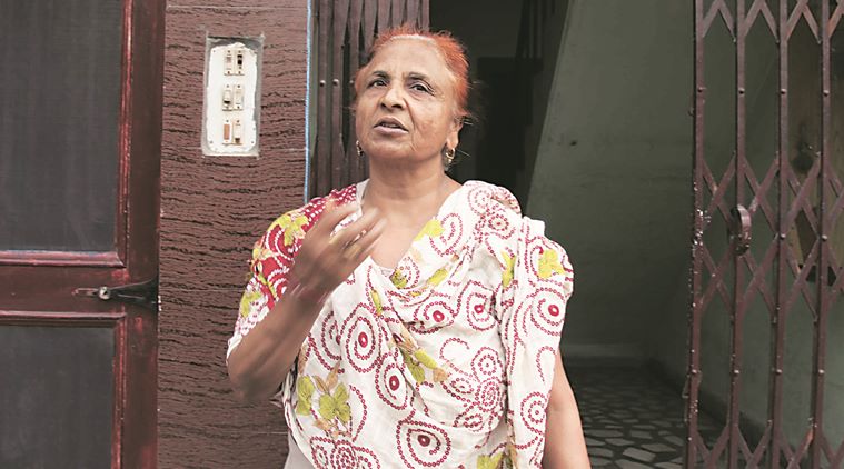 Punjab: As elderly woman answers door, youth snatches her gold chain ...