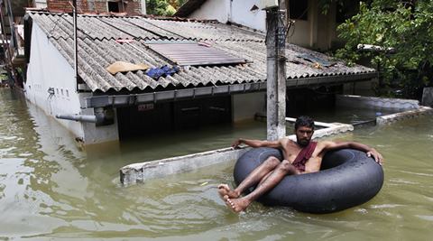 Sri Lanka floods: Residents camp on rooftops in flooded Colombo | World ...