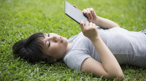 Reading on tablets and laptops may change the way you think | Life ...