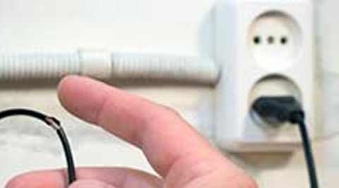 Delhi: Man electrocuted after he accidentally touches socket, says cops ...