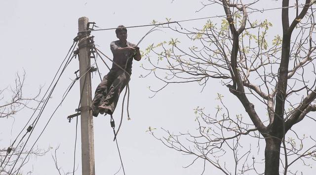 Delhi: Lineman disabled after fall from electric pole granted Rs 20 ...