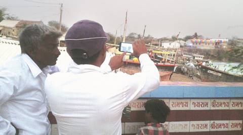 In darkness since 1947, Shiyal Bet gets power | India News - The Indian ...