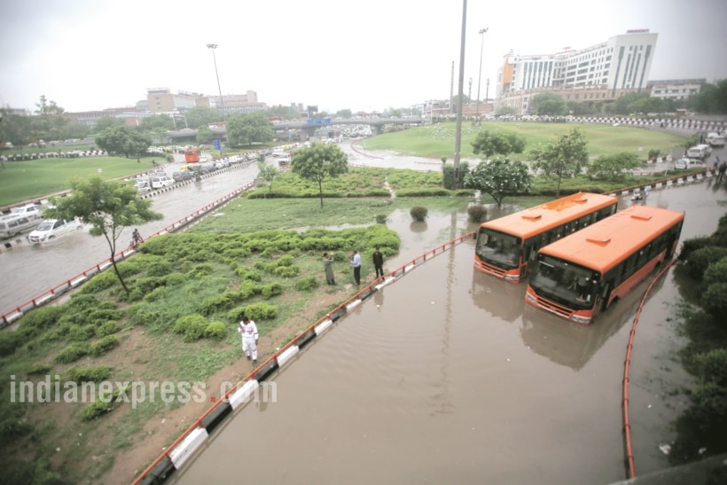 Rain throws traffic out of gear: Vehicles wade through waterlogged ...