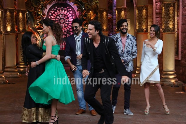 Great Grand Masti cast have fun on Comedy Nights Bachao, see pics ...